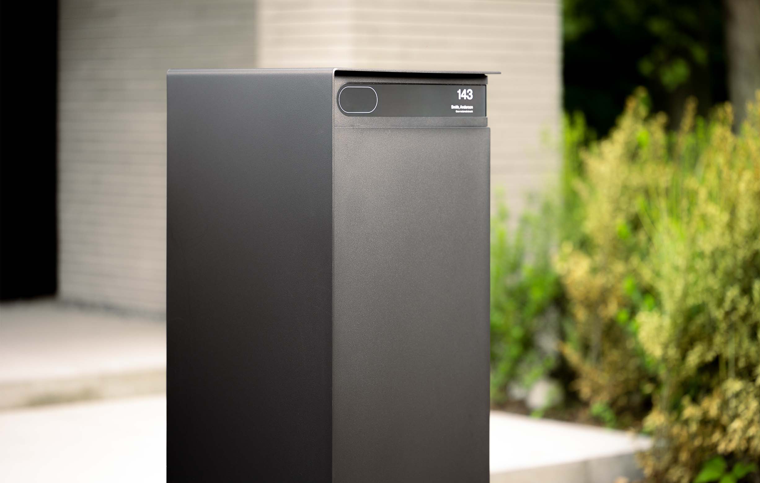 Custo 1 - Smart parcel box